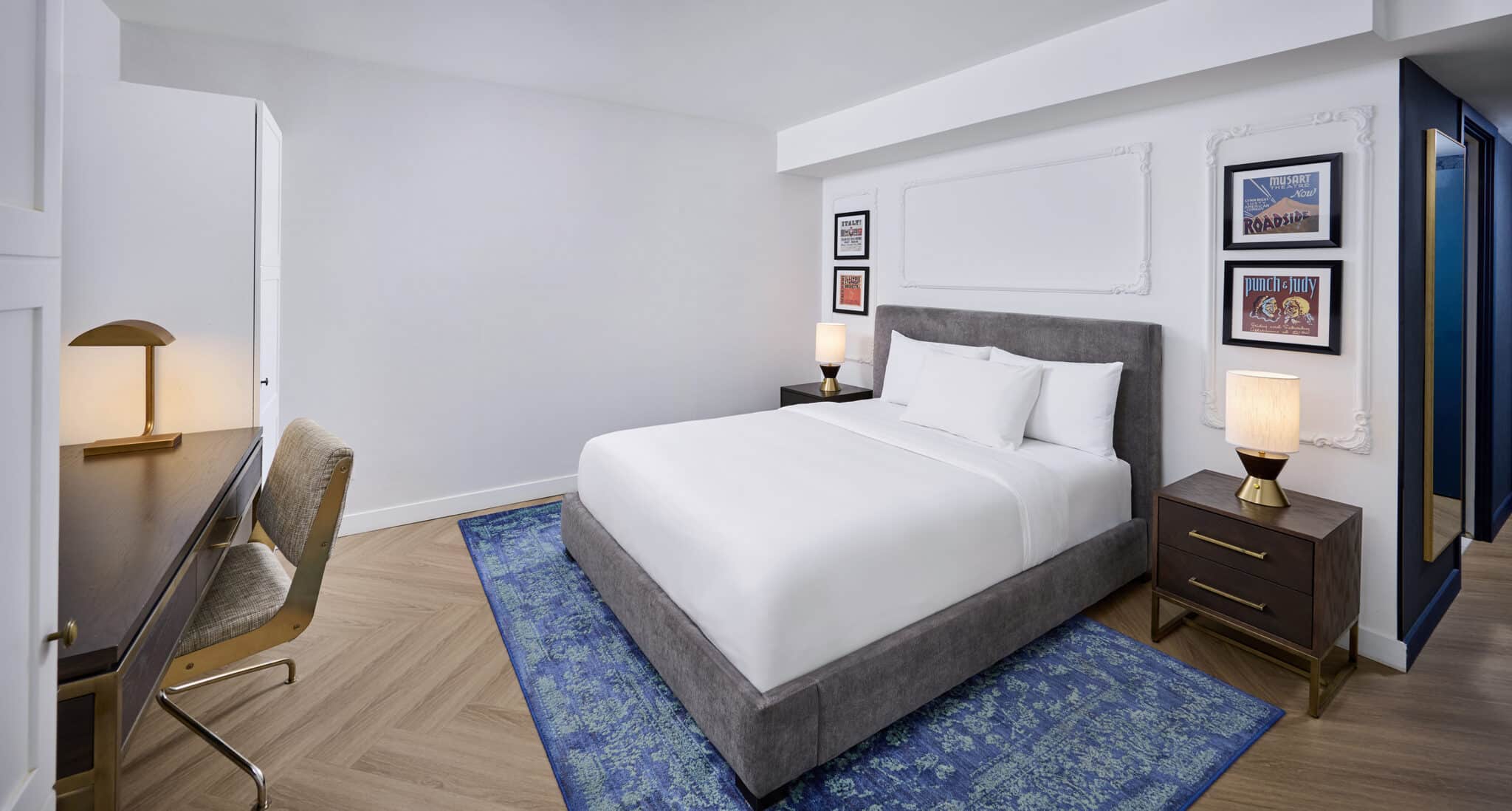 Queen Suite - Pantages Hotel